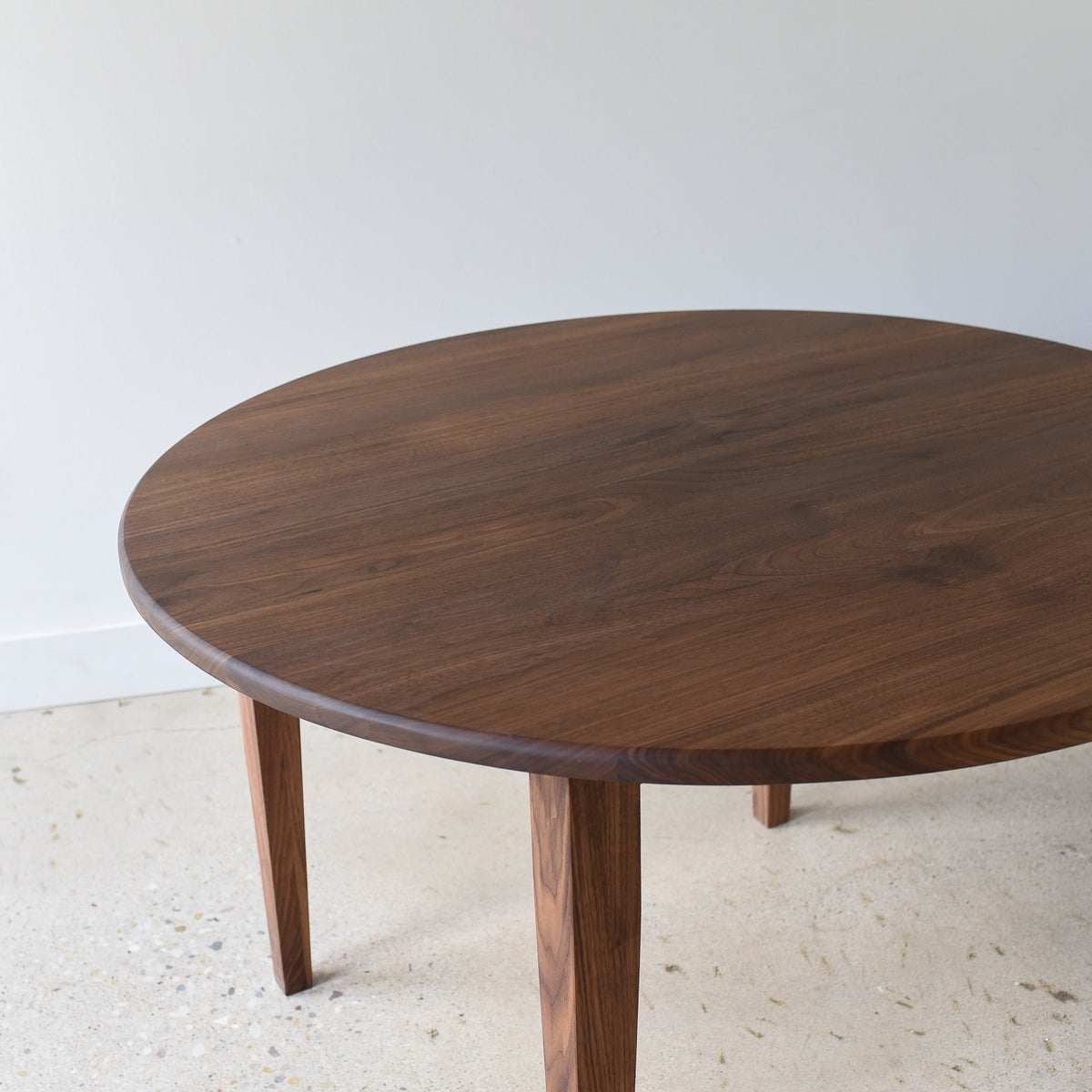 Round Tapered Leg Dining Table – What WE Make